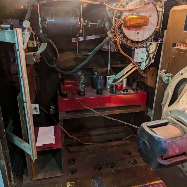 [SOLD] 1946 Wurlitzer 1015 - [Restored] - Victory Jukebox