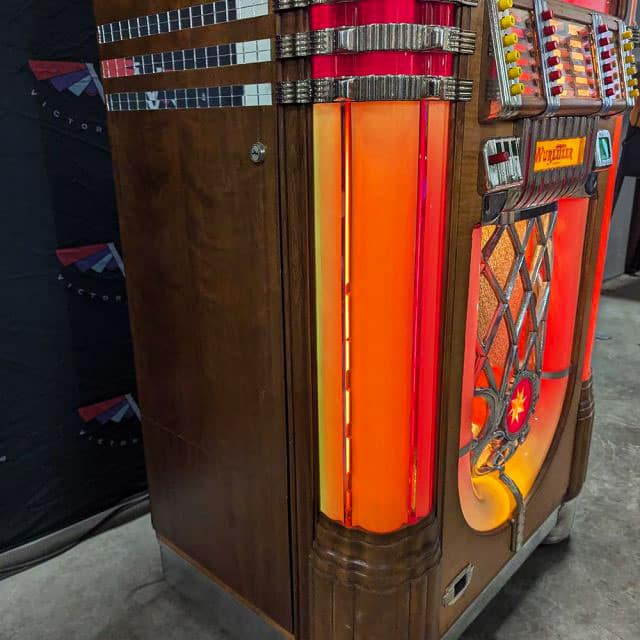 [SOLD] 1946 Wurlitzer 1015 - [Restored] - Victory Jukebox